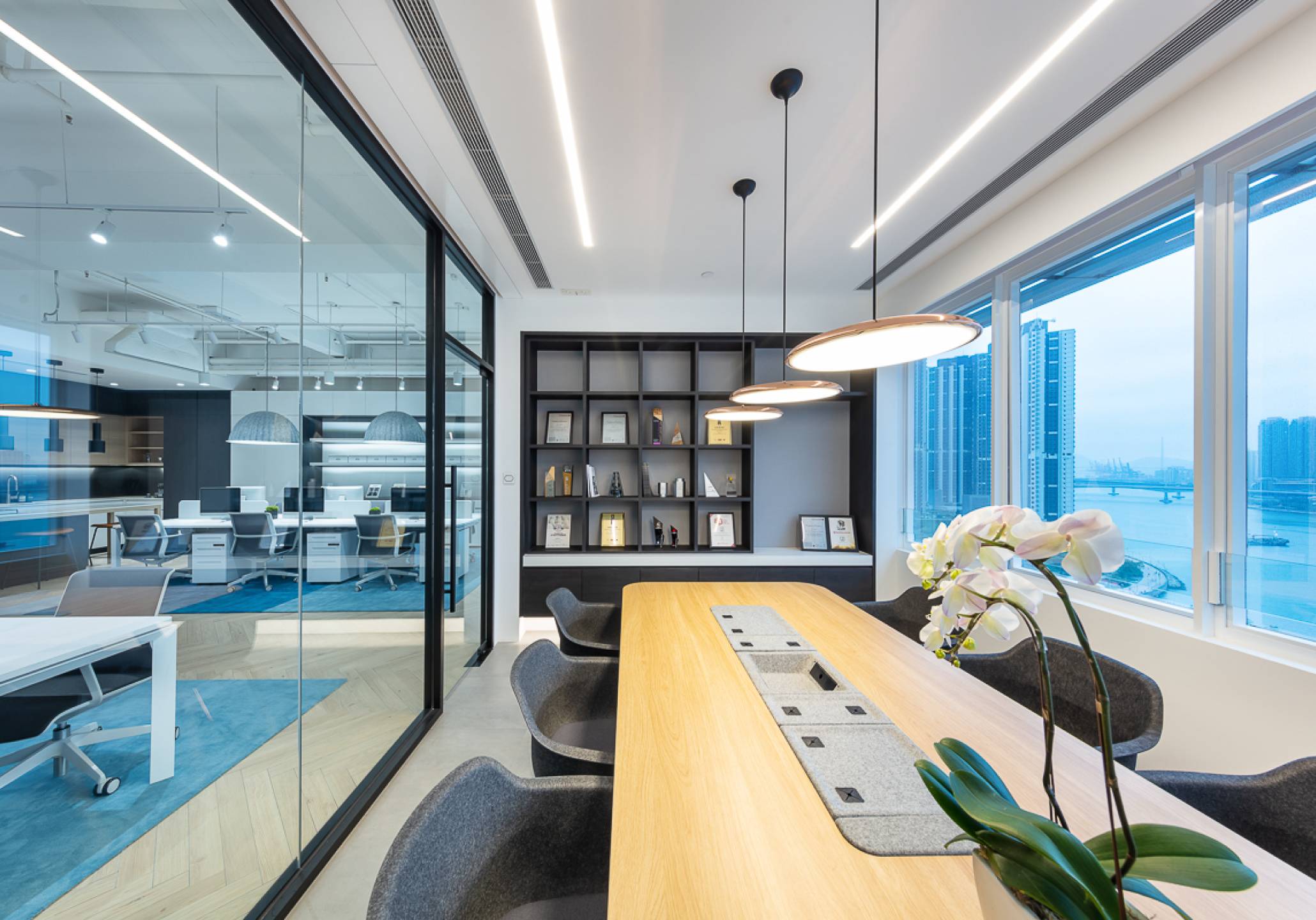 A Modern and Clear Office | Grande Work+ - Browse our projects | Grande ...
