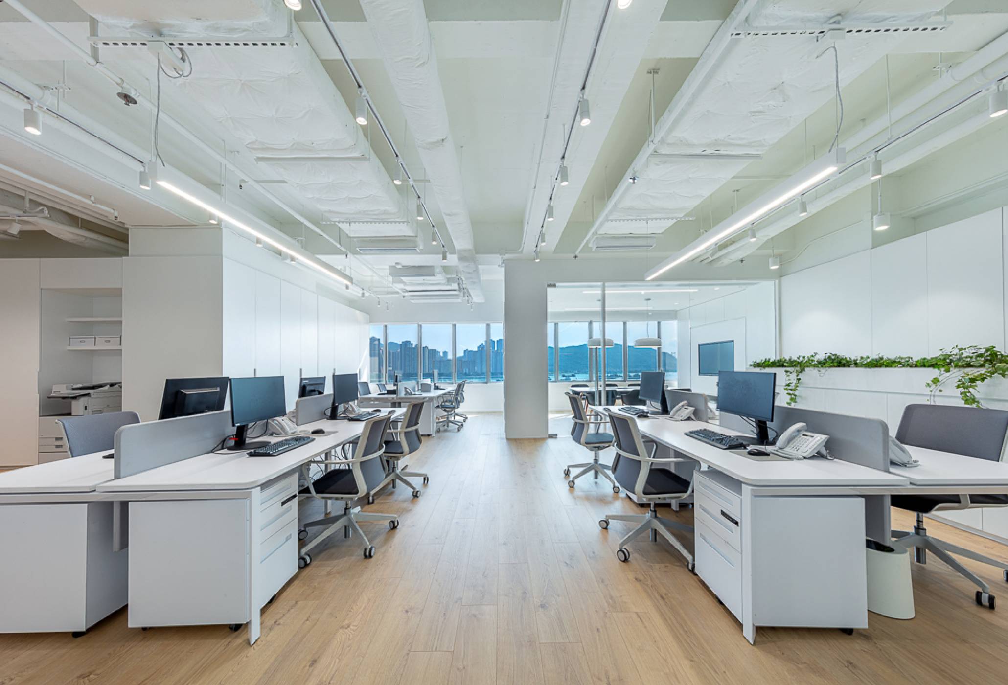 A Minimalist Workplace | Grande Work+ - Browse our projects | Grande ...