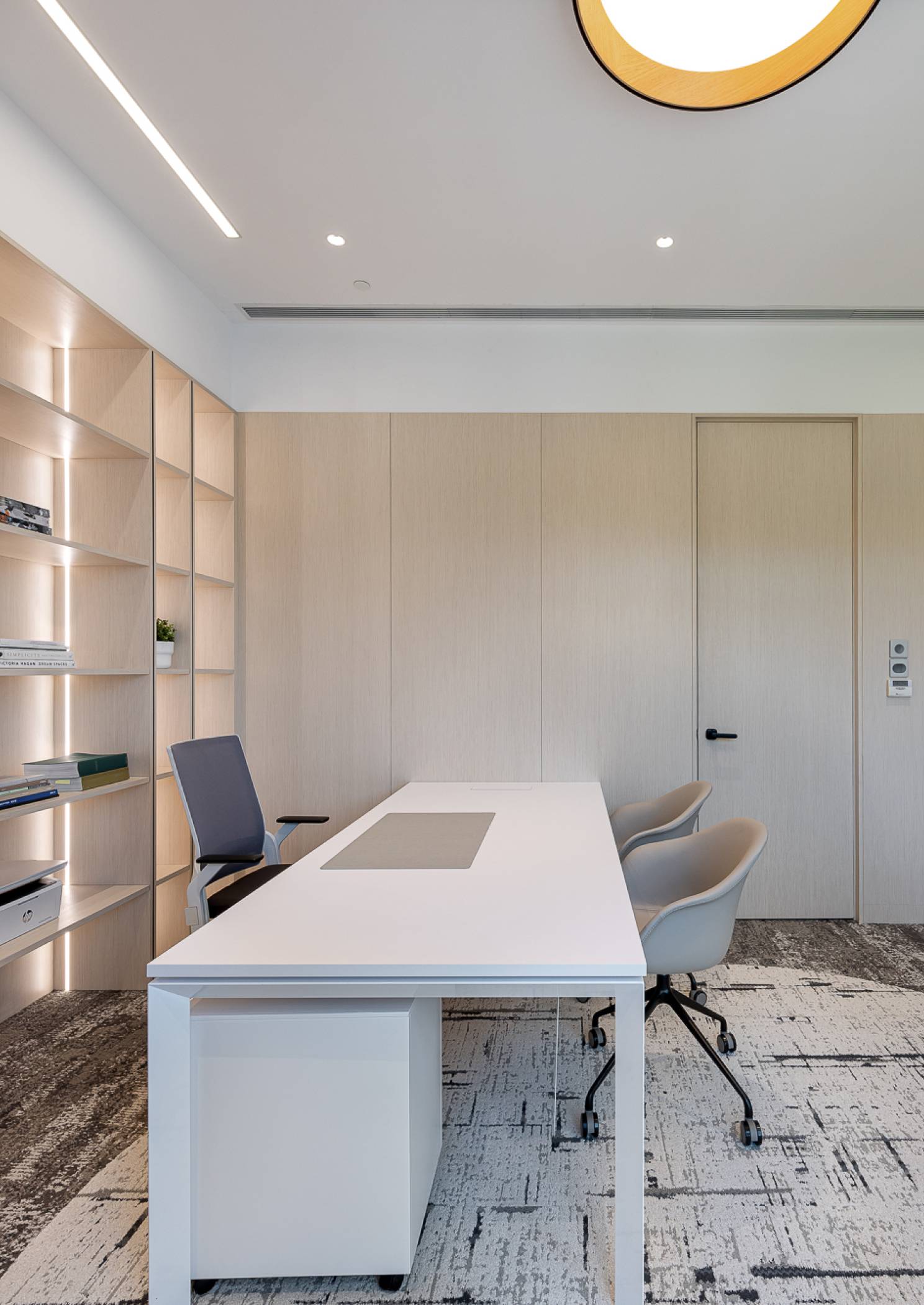 A Warm & Chic Office | Grande Work+ - Browse our projects | Grande ...